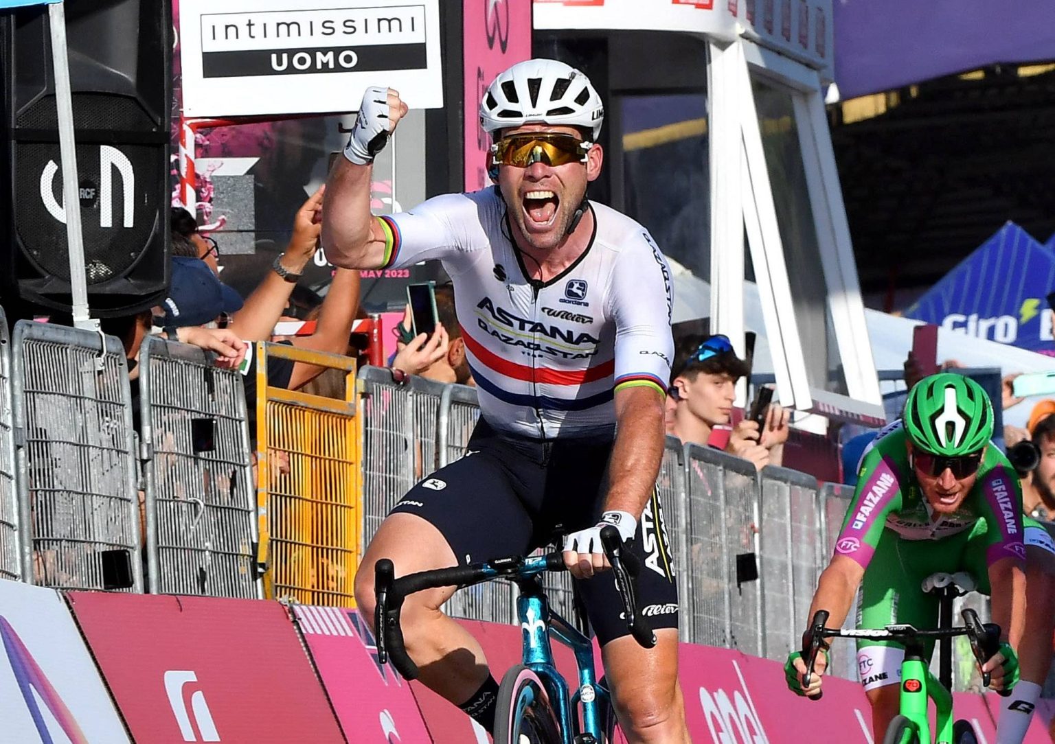 Mark Cavendish height, weight, net worth, bike size, salary and biografy