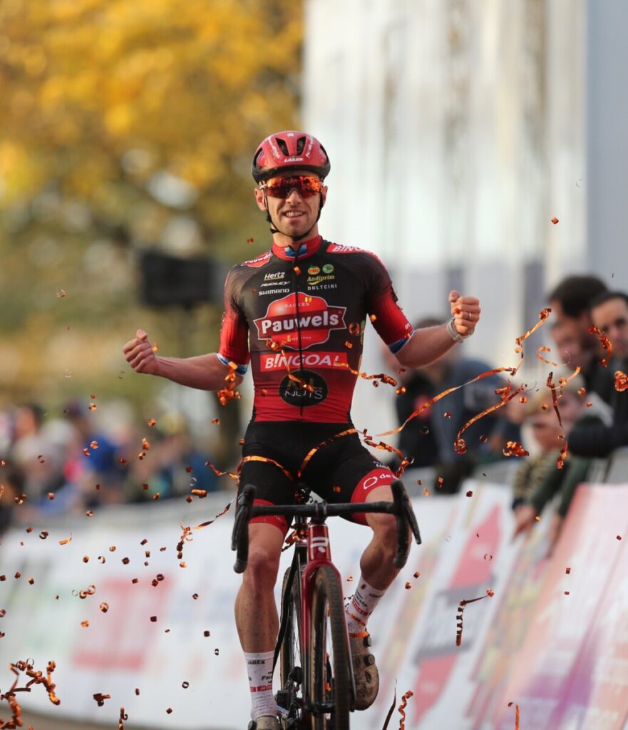 Eli Iserbyt admits Mathieu Van der Poel's superiority: “he can be torn easily”